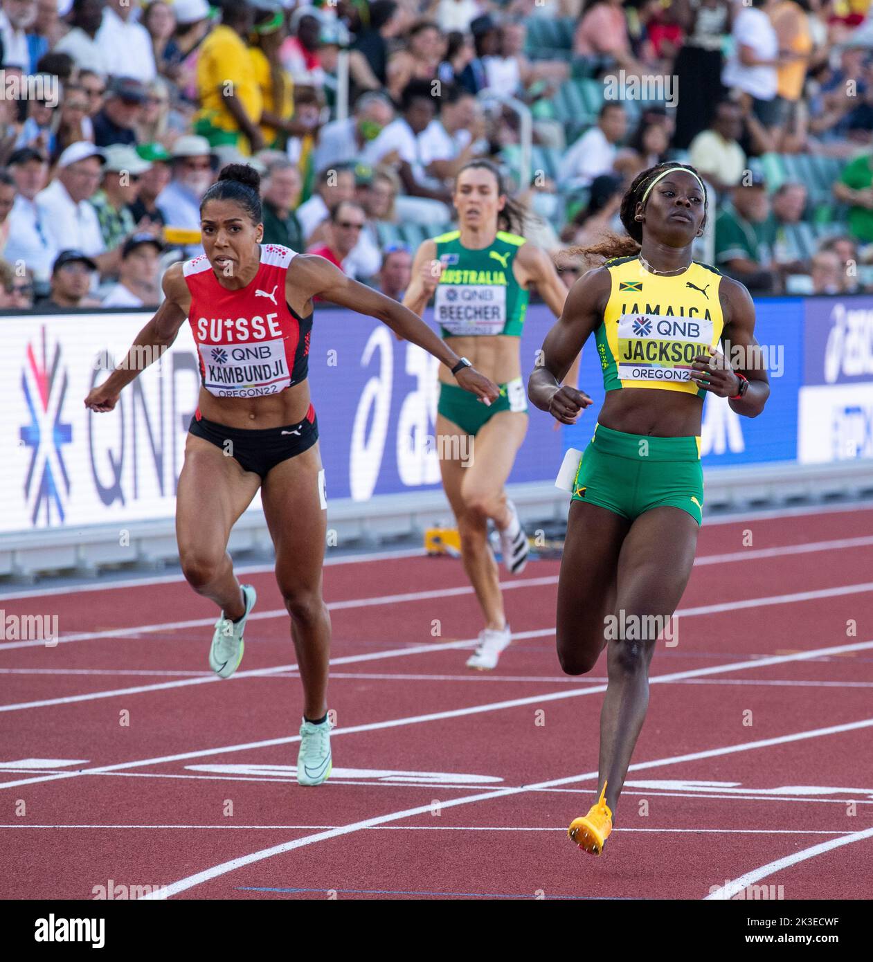 Mujinga Kambundji de Suisse et Shericka Jackson de Jamaïque participant ...