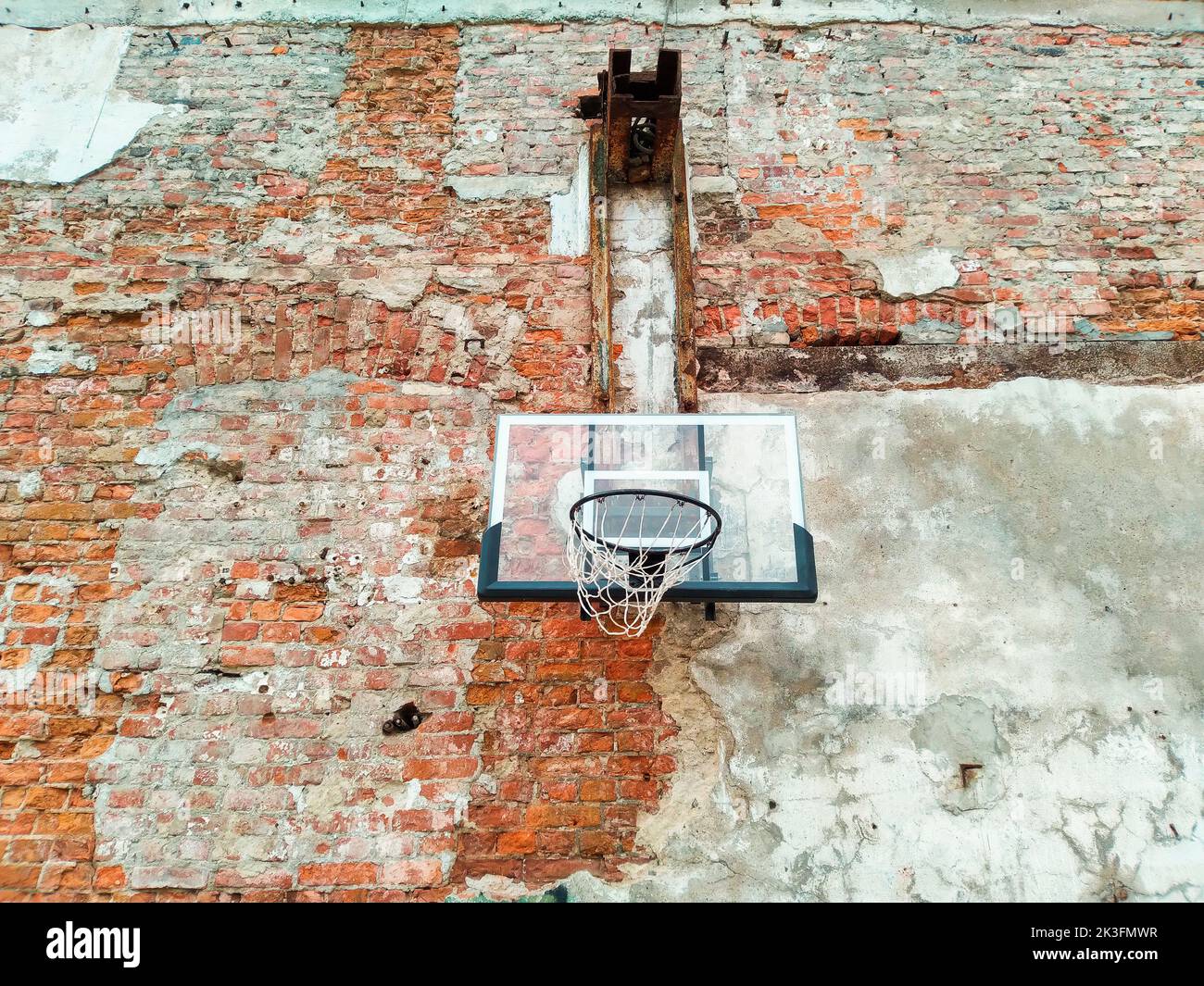Outdoor basketball hoop on playground Banque de photographies et d ...