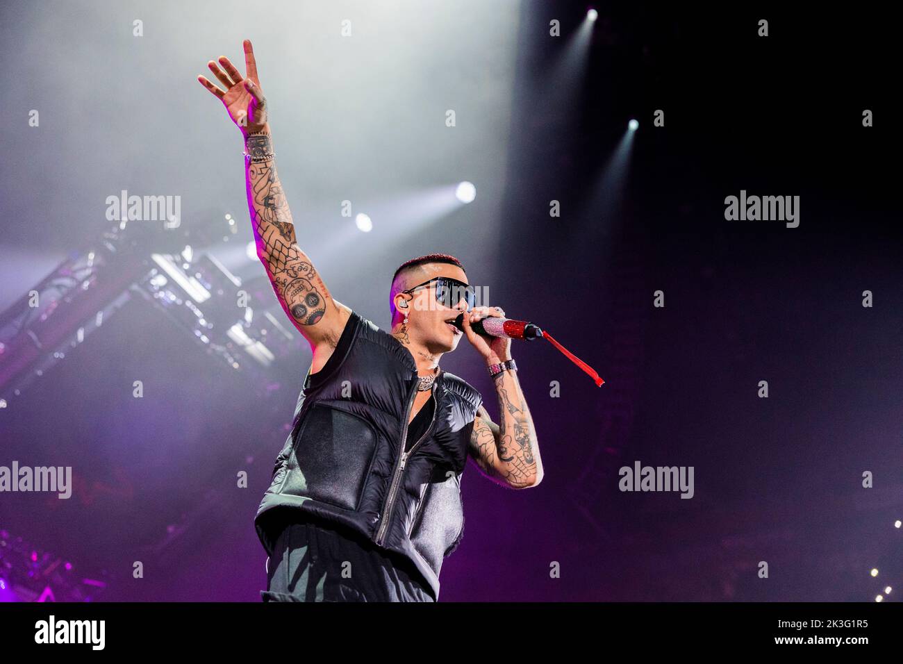 Sfera ebbasta mediolanum assago forum Banque de photographies et d’images à haute résolution - Alamy