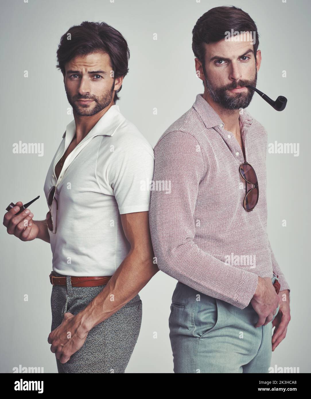 Le style a été loin d'être le cas. Photo de studio de deux hommes ...