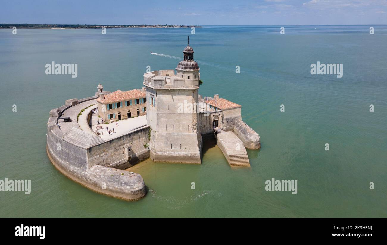 Forteresse de Louvois ou forteresse de Chapus (17th siècle) et pont ...