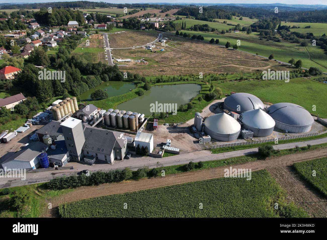 Production de biogaz, centrale de biogaz, bioénergie, panorama aérien ...