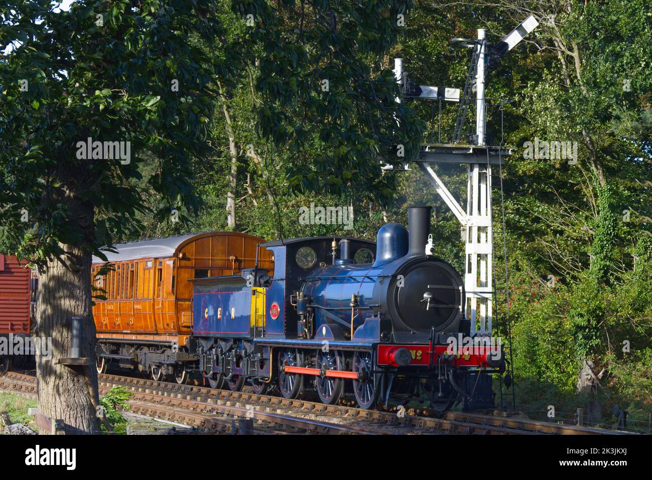 Locomotive à vapeur GER Y14 0-6-0 – 564 tirant un train de LNER Quad ...