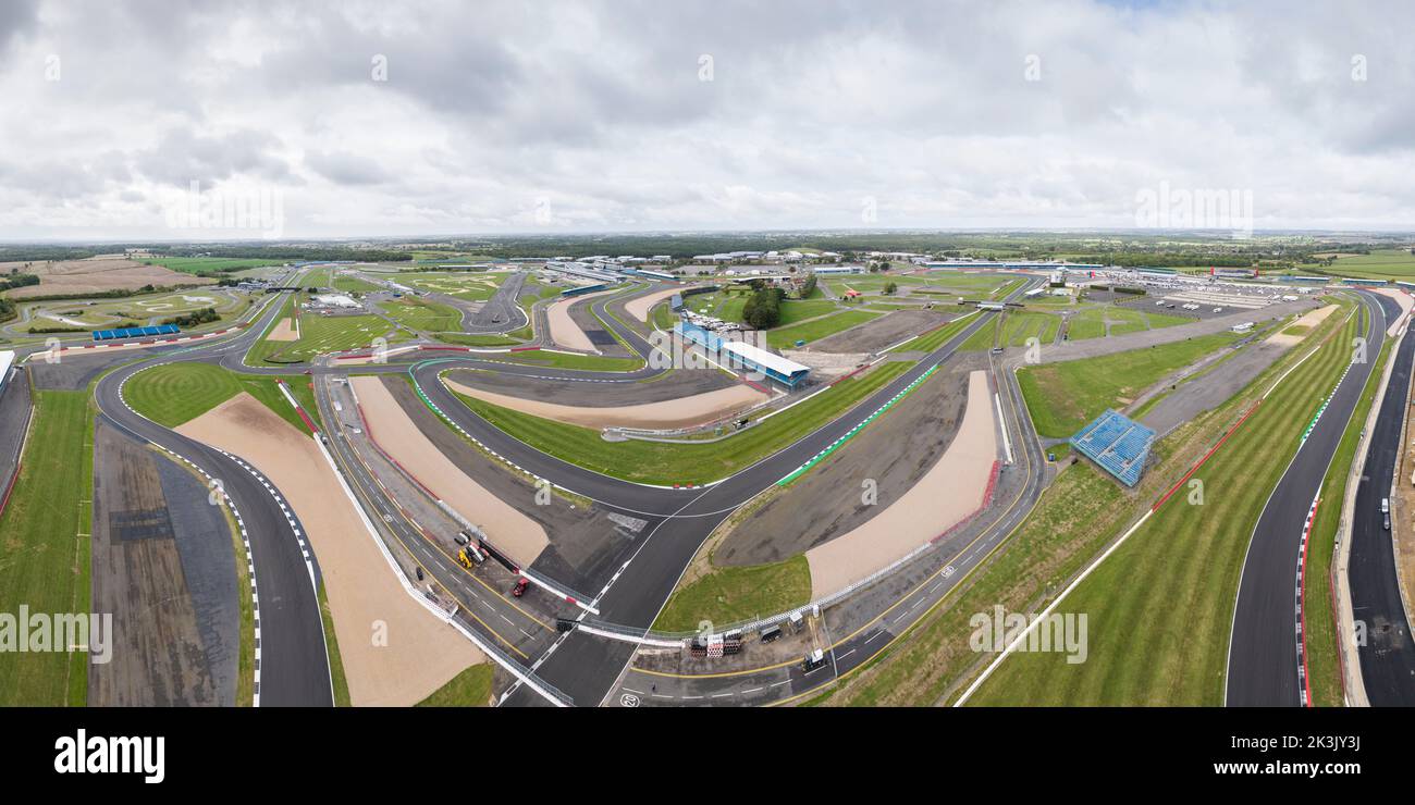 Vue aérienne du circuit de course de Silverstone, Northamptonshire ...