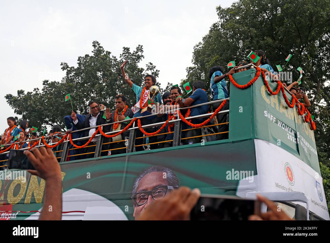 Les membres de l’équipe de football des femmes du Bangladesh, qui a ...