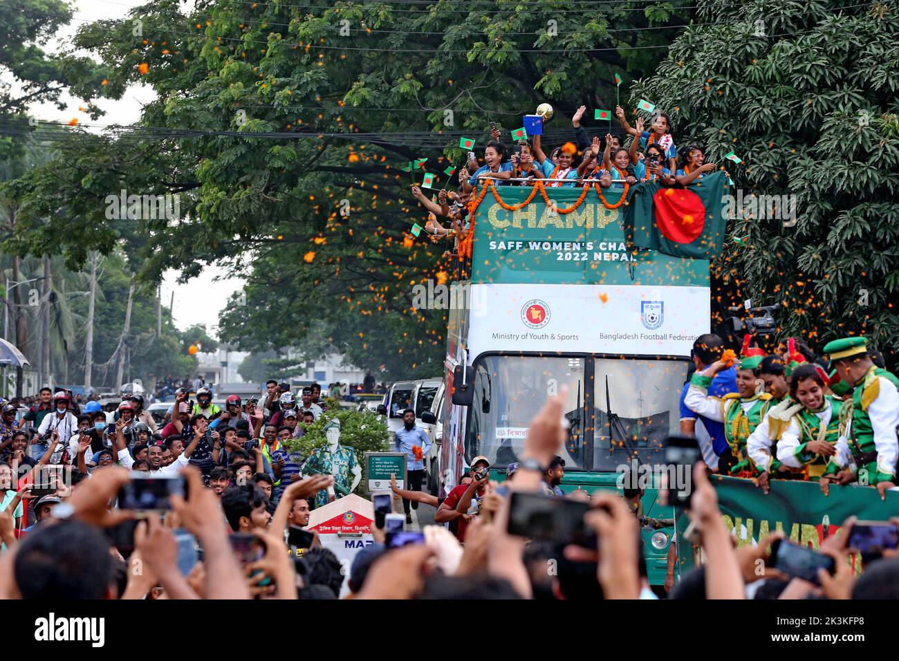 Les membres de l’équipe de football des femmes du Bangladesh, qui a ...