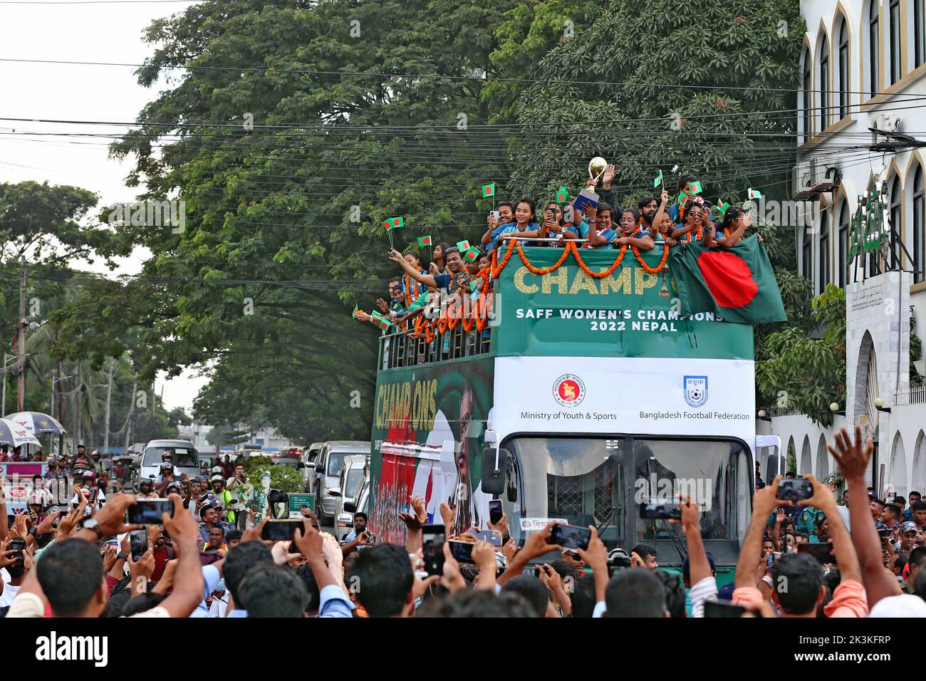 Les membres de l’équipe de football des femmes du Bangladesh, qui a ...