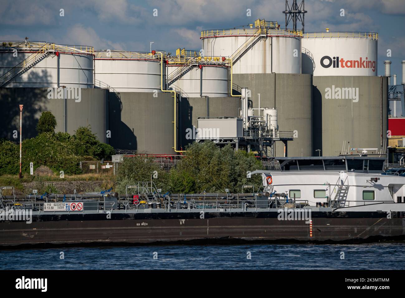 Ports de Duisburg, ferme-réservoir d'Oiltanking Deutschland GmbH ...