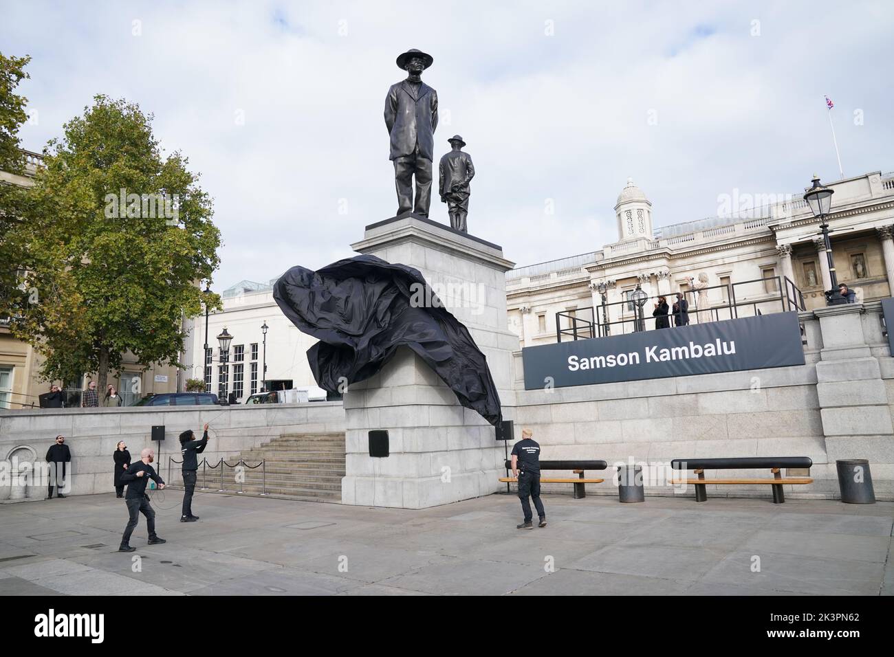 Antelope, une nouvelle œuvre de l'artiste né au Malawi Samson Kambalu, qui représente une ...