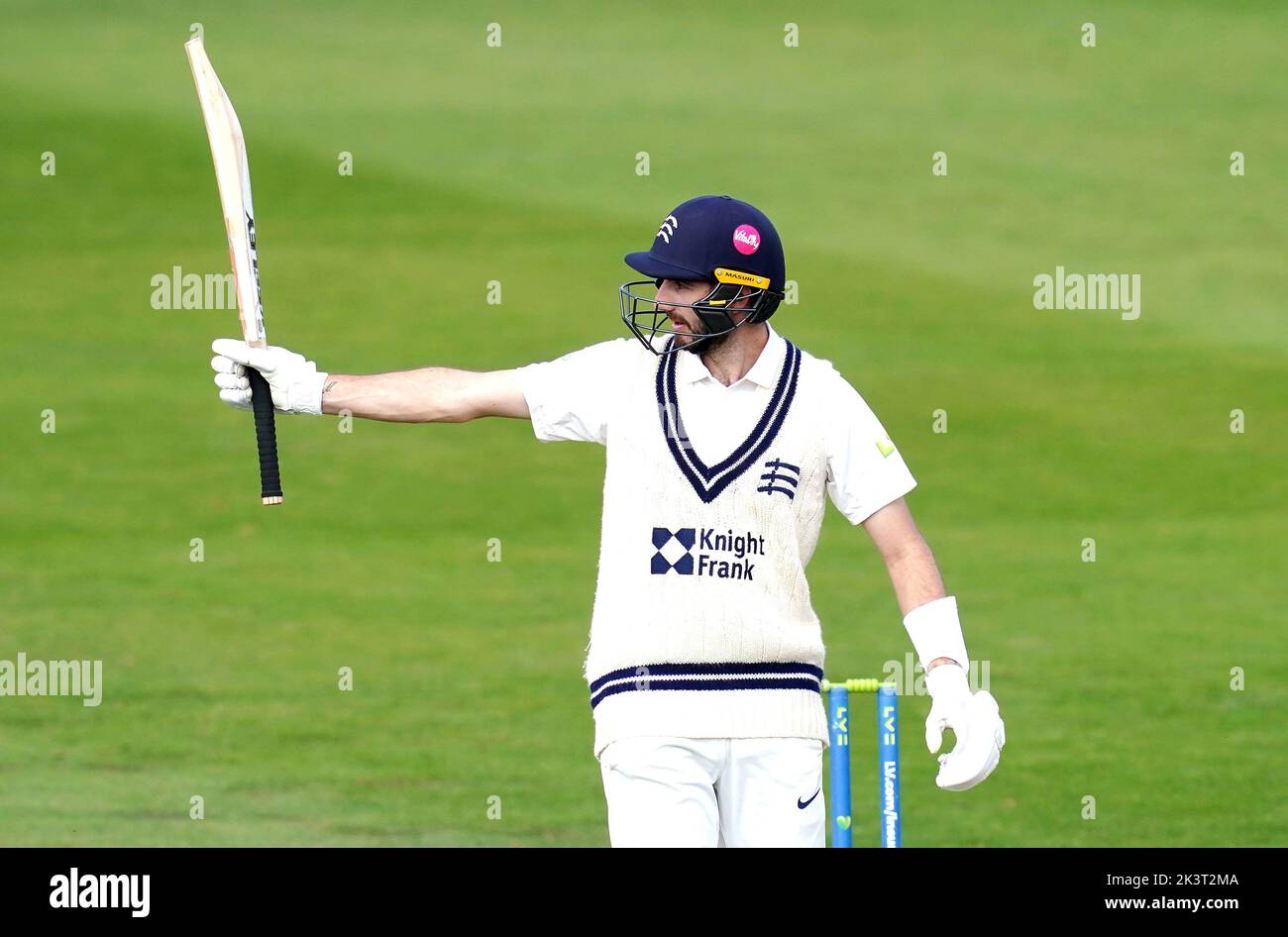 Stephen Eskinazi de Middlesex célèbre un demi-siècle au cours de la ...