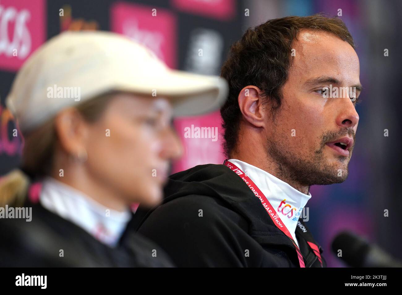 Marcel Hug (à droite) et Manuela Schar lors d'une conférence de presse ...