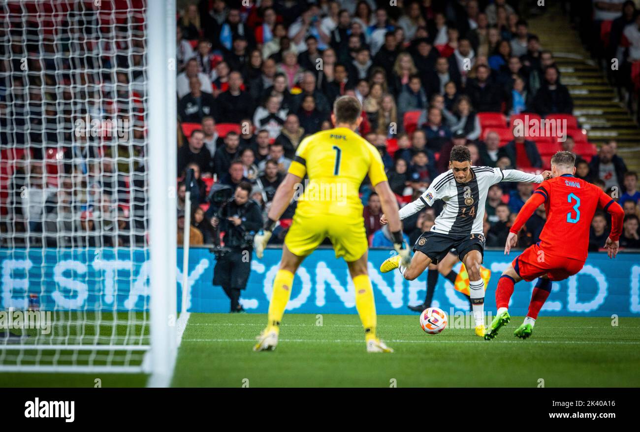 Londres, 26.09.2022 Jamal Musiala (Deutschland), Luke Shaw (Angleterre ...