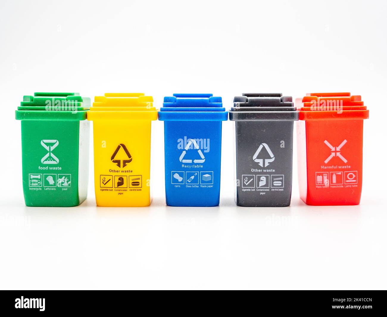 Poubelles recyclage poubelle environnement recycler recyclage Banque de ...