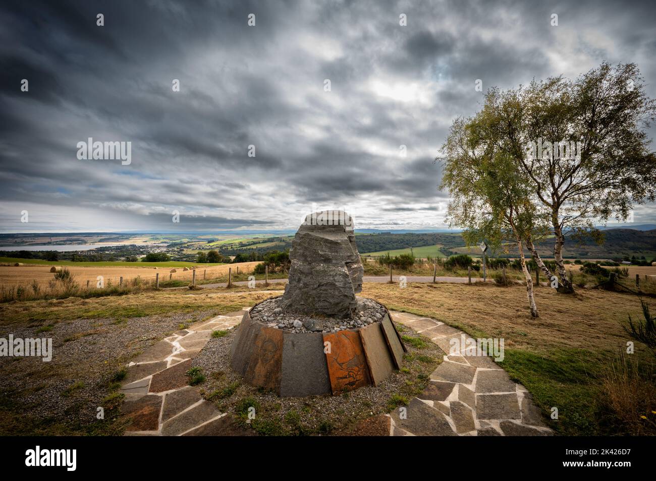 Le mémorial Neil Gunn au-dessus de Dingwall. Neil Gunn est un auteur de ...