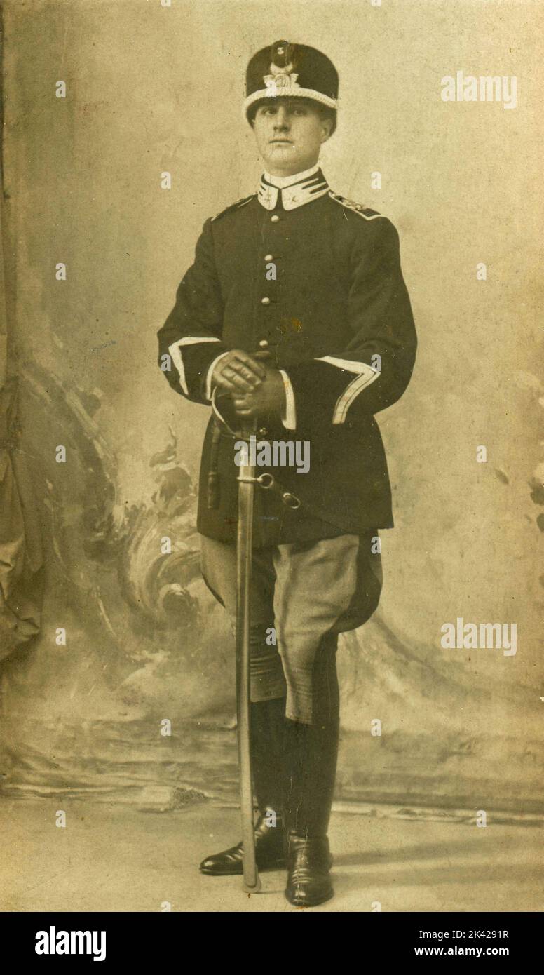 Portrait de l'officier de cavalerie italien en uniforme complet, 1900s ...