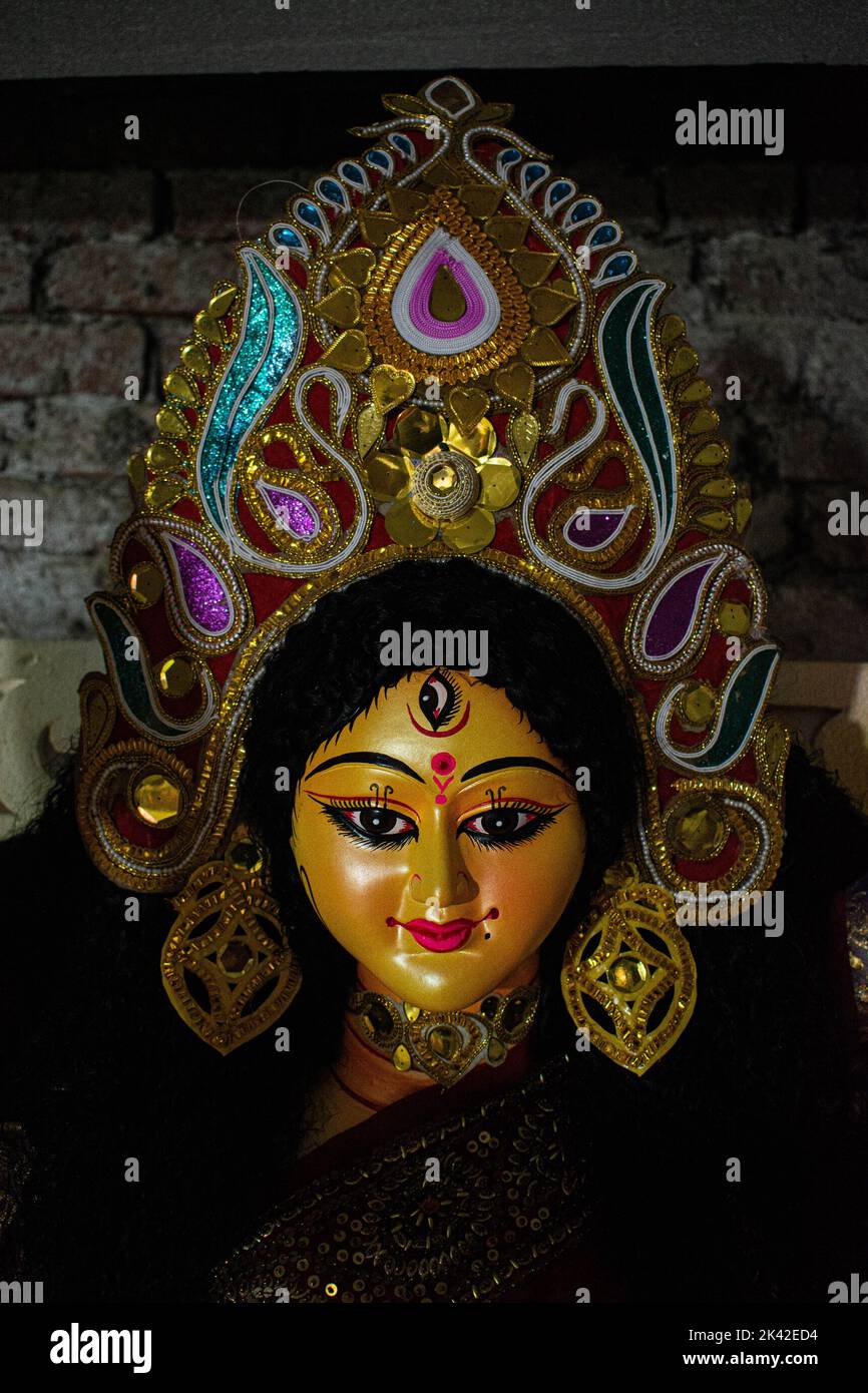 Décoration d'idole de Devi Durga pour le festival de Durga Puja. Le ...