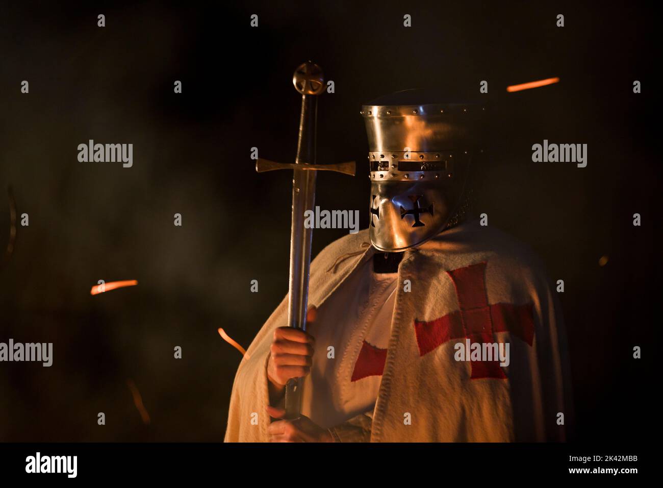 Chevalier Templier par le feu, brûlant peut-être des frères tombés dans ...