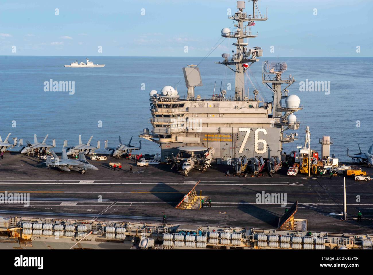 220928-N-LI114-1292 EAUX À L'EST DE LA PÉNINSULE CORÉENNE (SEPT 28, 2022) le seul porte-avions ...