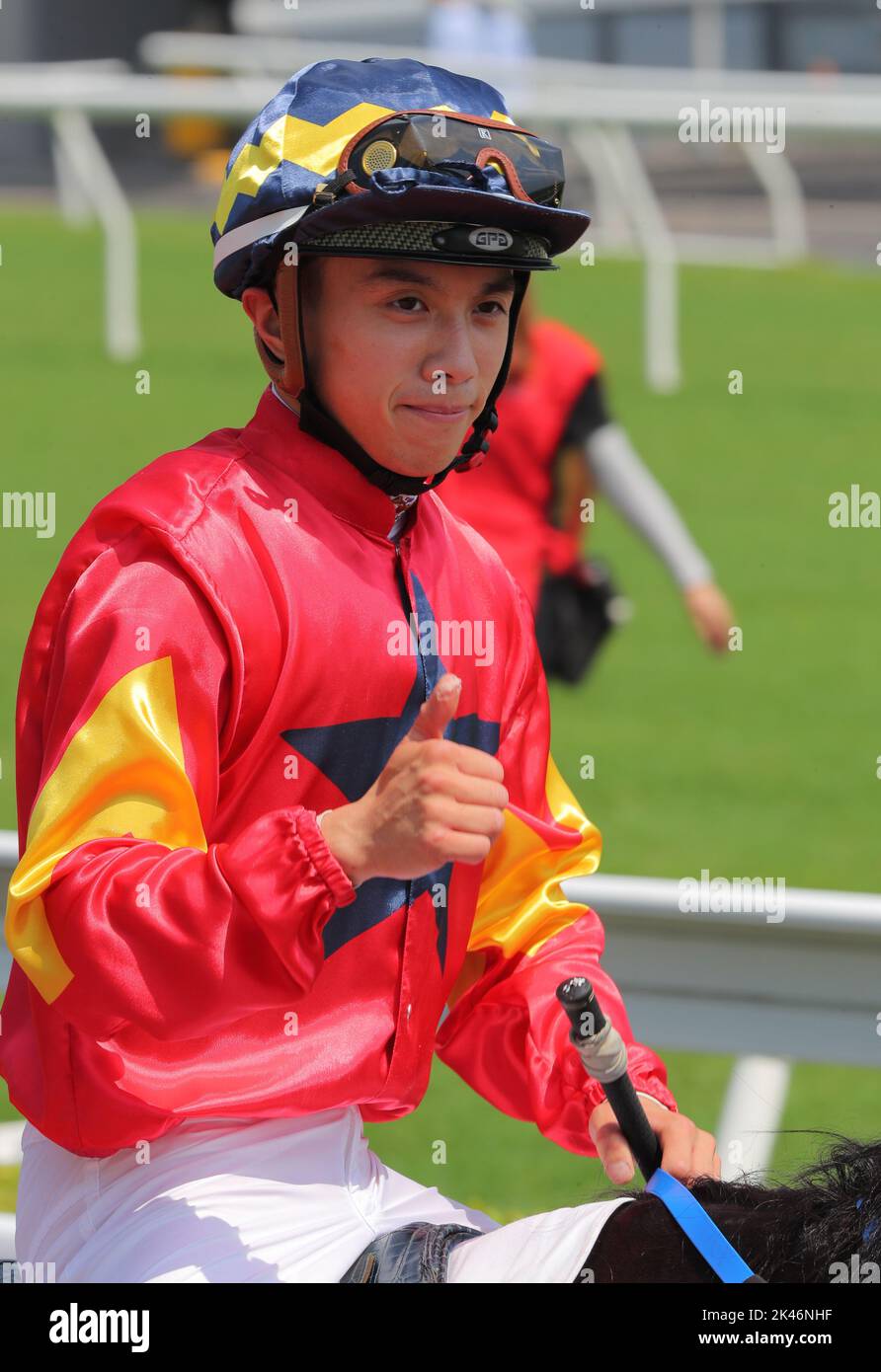 La course 2, LUCKY VICTOR (4), portée par Angus Chung Yik-lai, a gagné ...