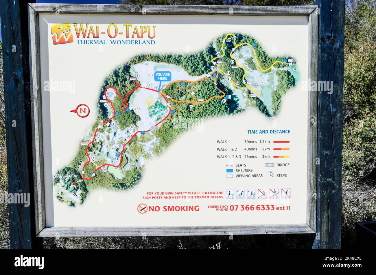 Une carte du parc au Wai-O-Tapu Thermal Wonderland près de la ville de ...