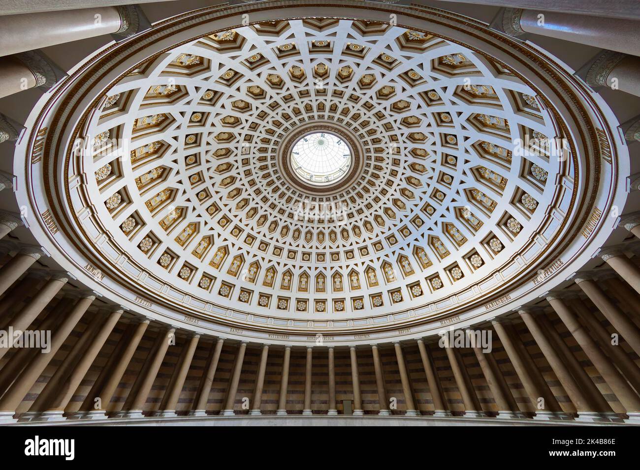 Intérieur et dôme, monument Befreiungshalle Kehlheim, hall rond avec ...