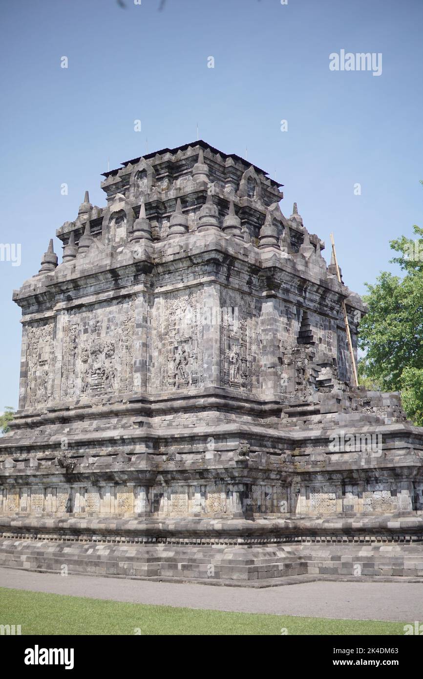 La splendeur et l'architecture unique du temple de Mendut à Magelang ...