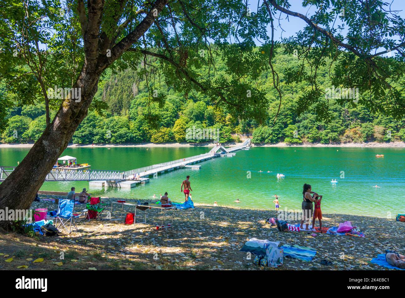Esch-sur-Sûre (Esch-Sauer): plage au réservoir Lac de la haute-Sure ...