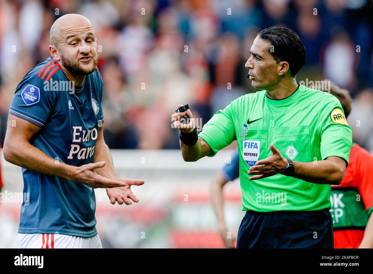 NIJMEGEN, PAYS-BAS - OCTOBRE 2 : Gernot Trauner de Feyenoord, Referee ...