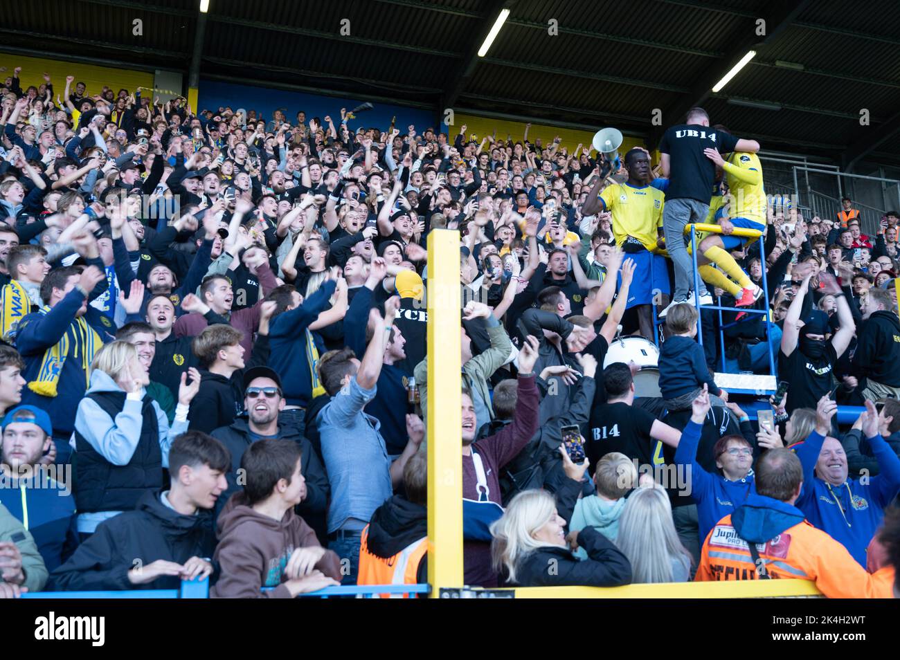 Les supporters de Beveren fêtent après avoir remporté un match de ...