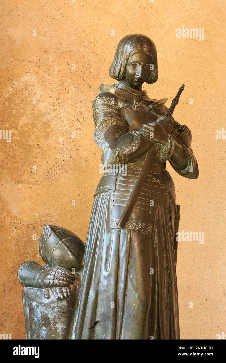 Statue de Jeanne d'Arc (1412-1431), sainte patronne de France et défenseuse de la nation ...
