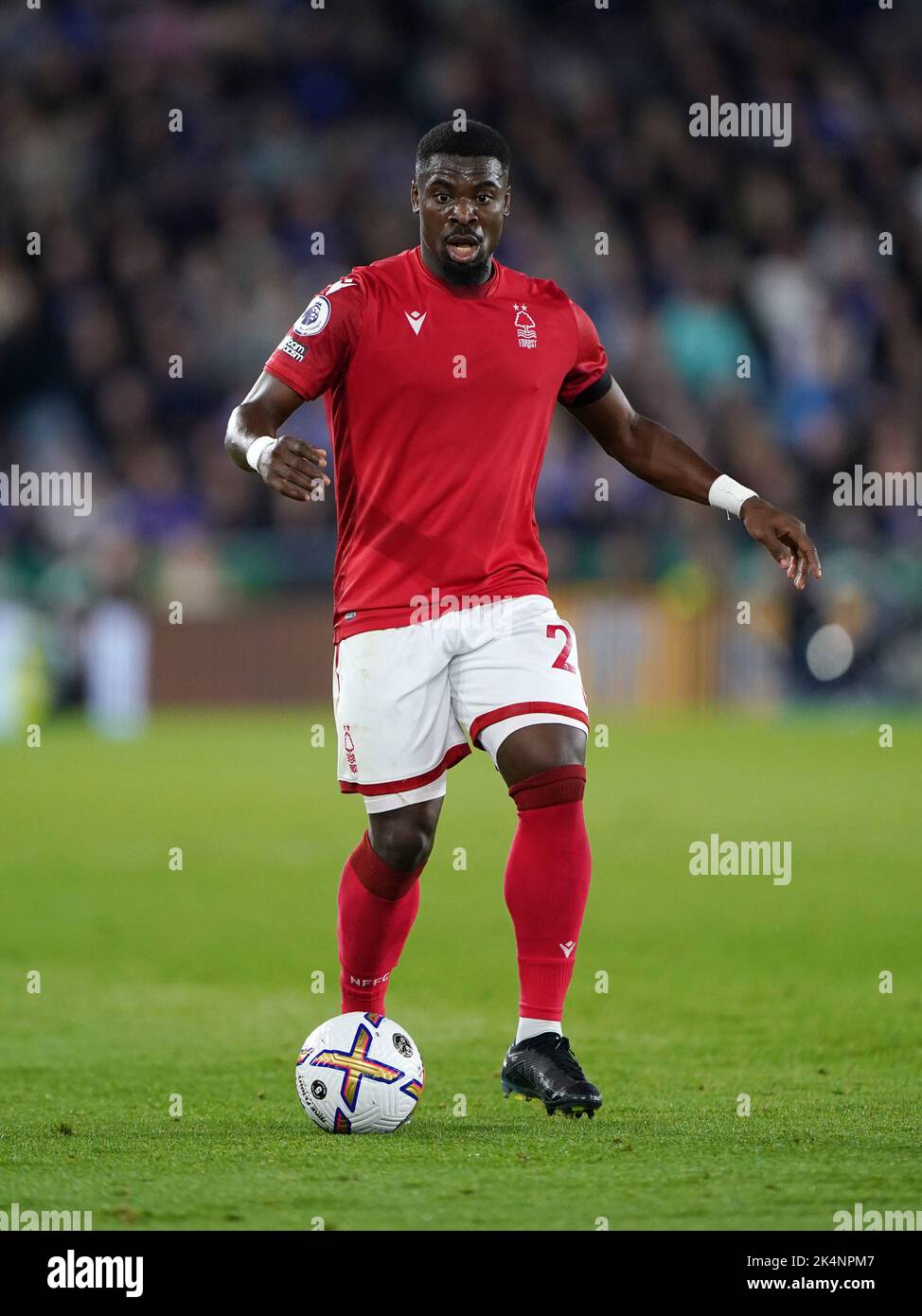 Serge Aurier de Nottingham Forest pendant le match de la Premier League ...