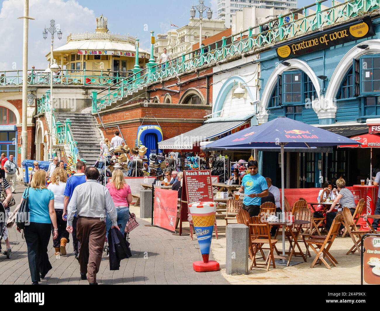 Brighton Beach Royaume-Uni - 16 juin 2009 ; promenade de Brighton ...