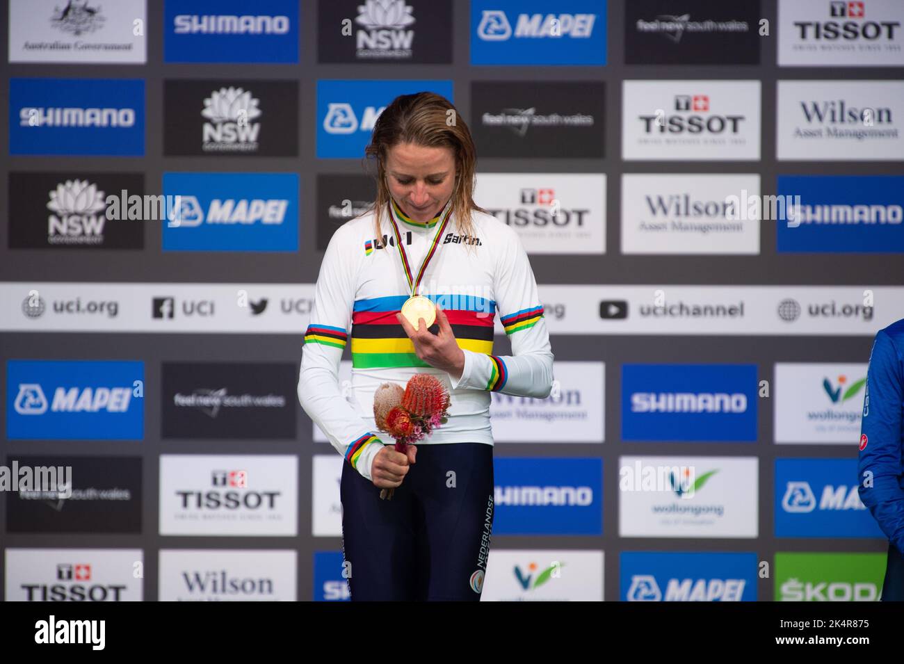 Annemiek Van Vleuten, champion du monde des pays-Bas, avec la médaille ...