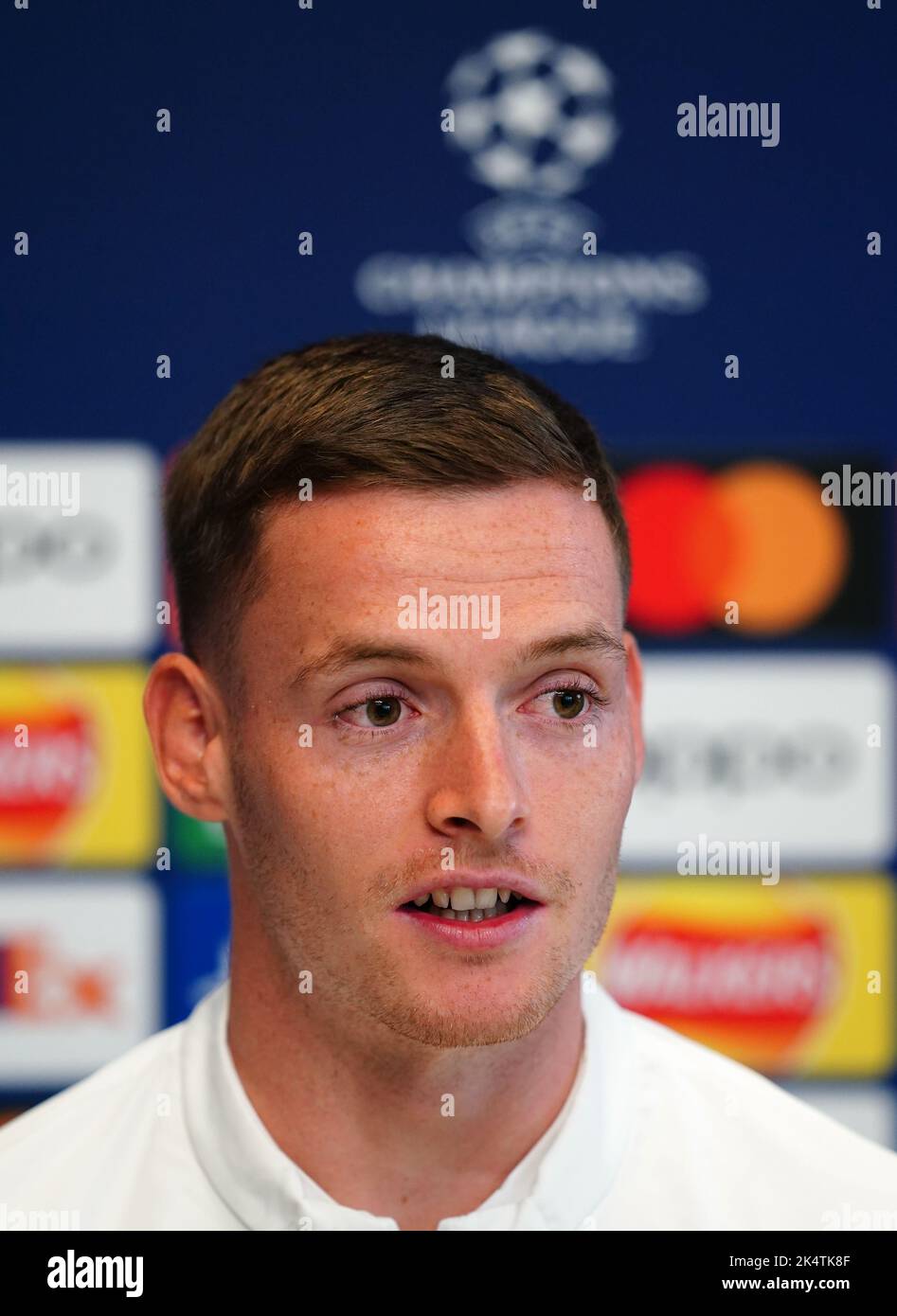 Sergio Gomez de Manchester City lors d'une session d'entraînement à la ...