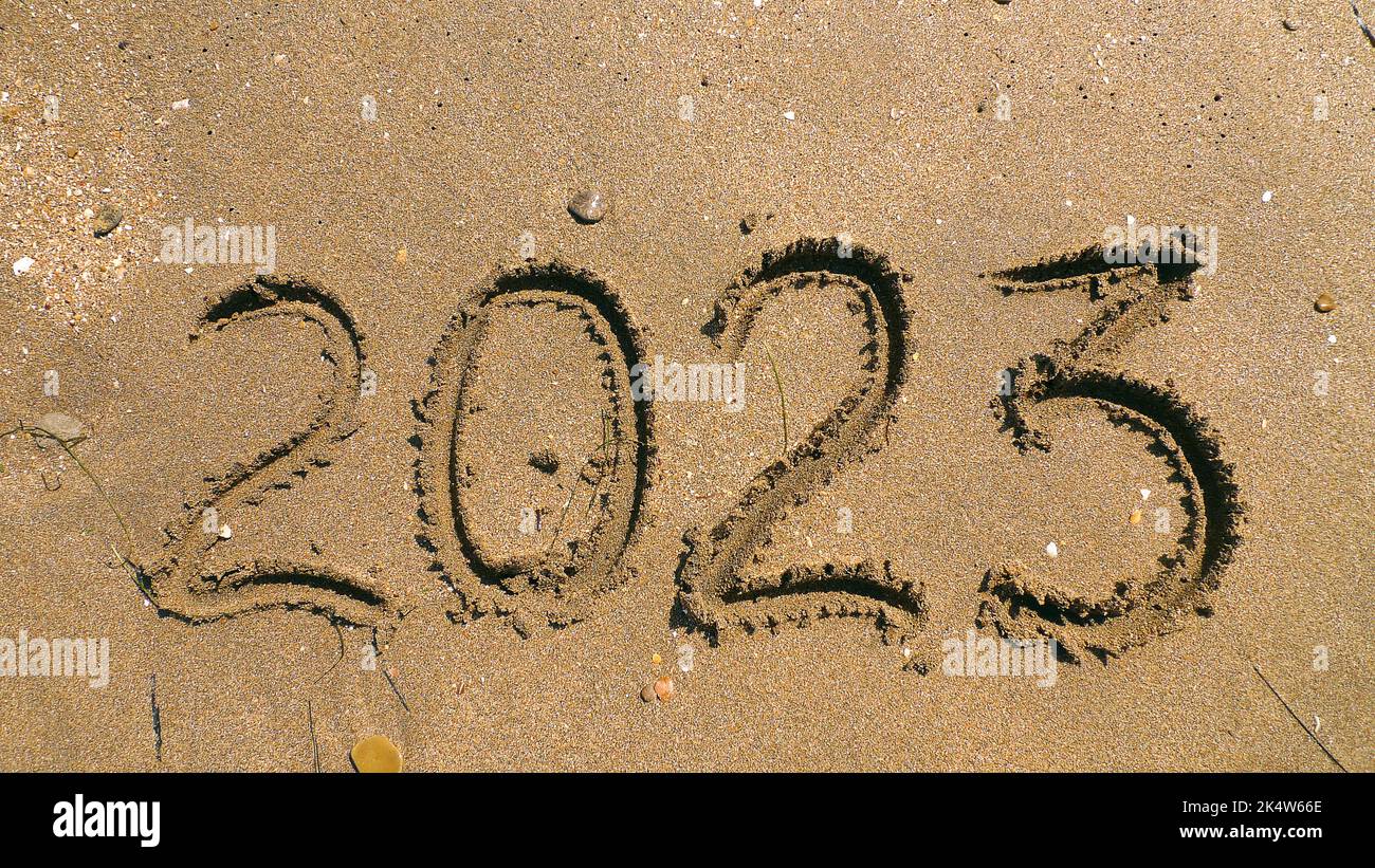 2023 écrit Sur Le Sable De Mer Arrière Plan Texturé Sablonneux Vue Rapprochée Concept De