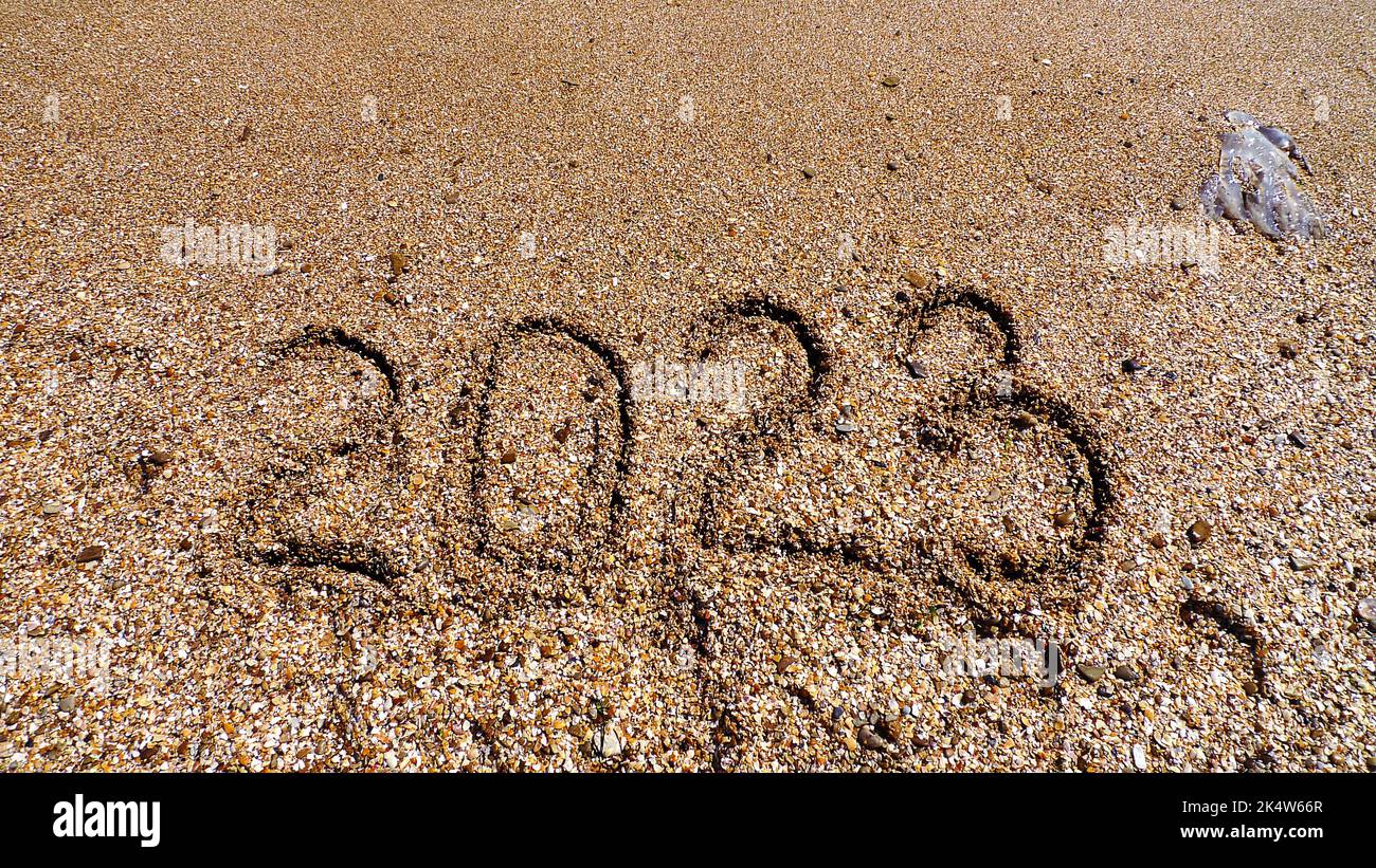 2023 écrit Sur Le Sable De Mer Arrière Plan Texturé Sablonneux Vue Rapprochée Concept De