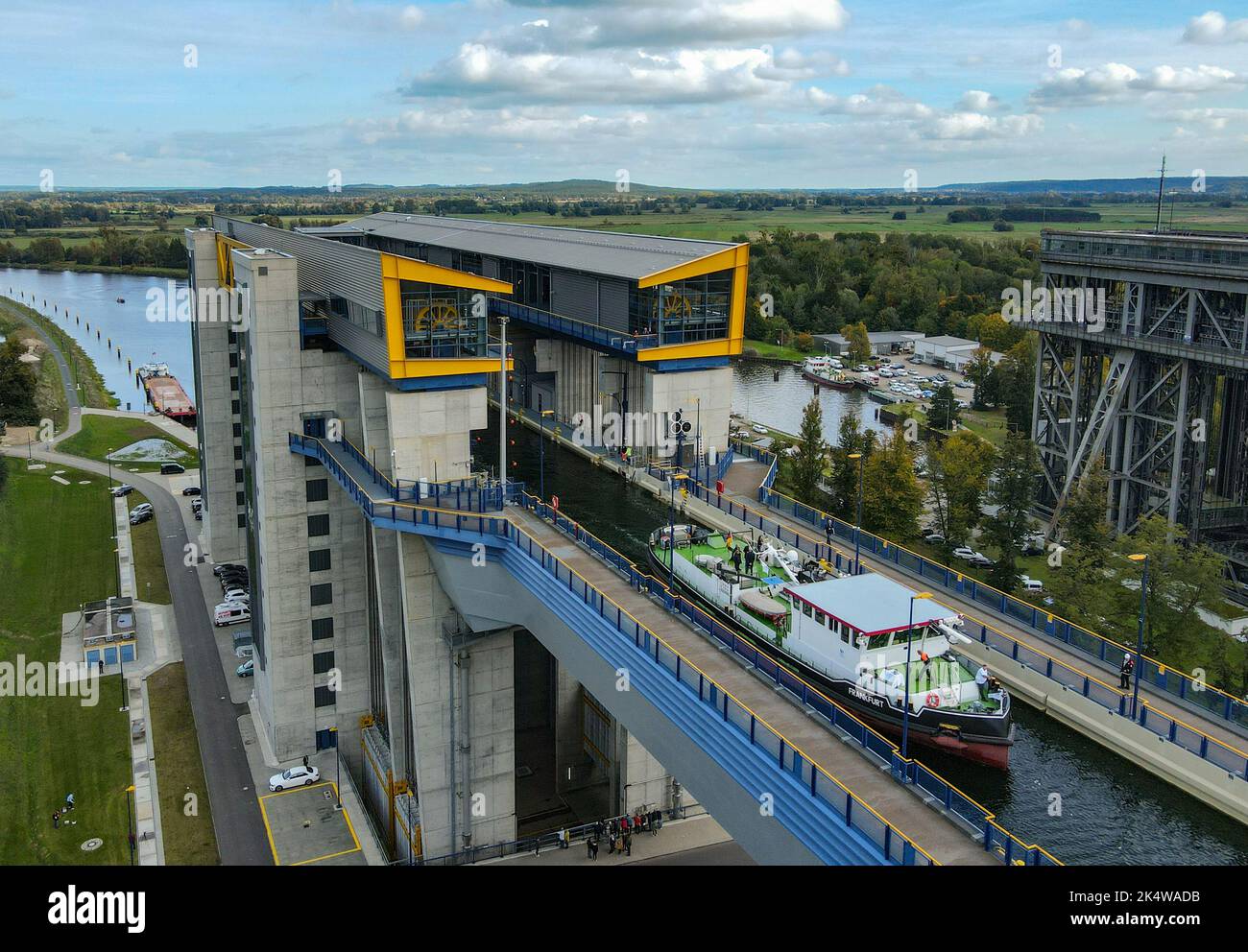 Brandenburg, Niederfinow: 04 octobre 2022, le brise-glace 'Frankfurt ...