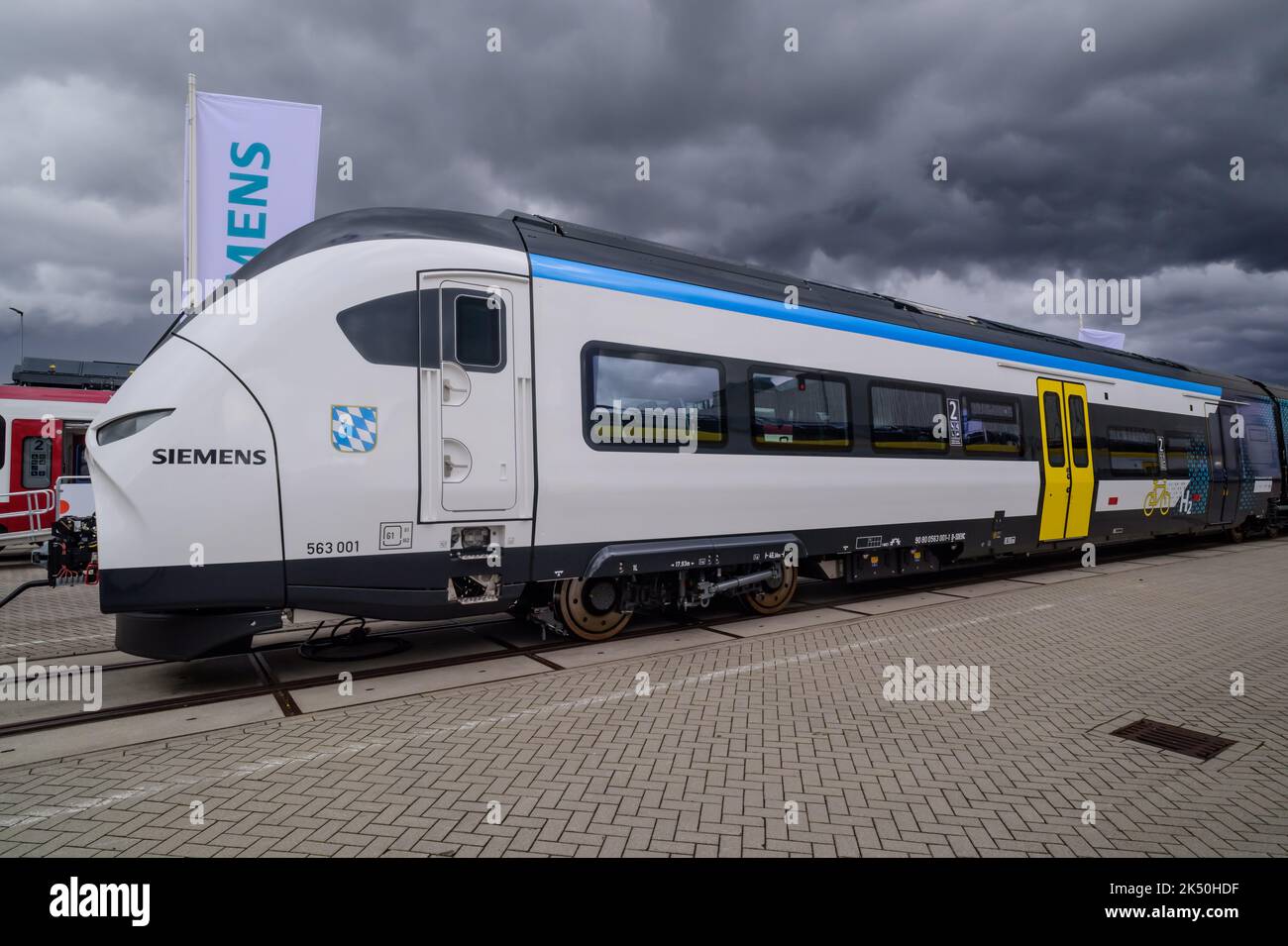 Berlin, Innotrans 2022, Siemens Wasserstoffzug Mireo plus H // Berlin, Innotrans 2022, Siemens ...
