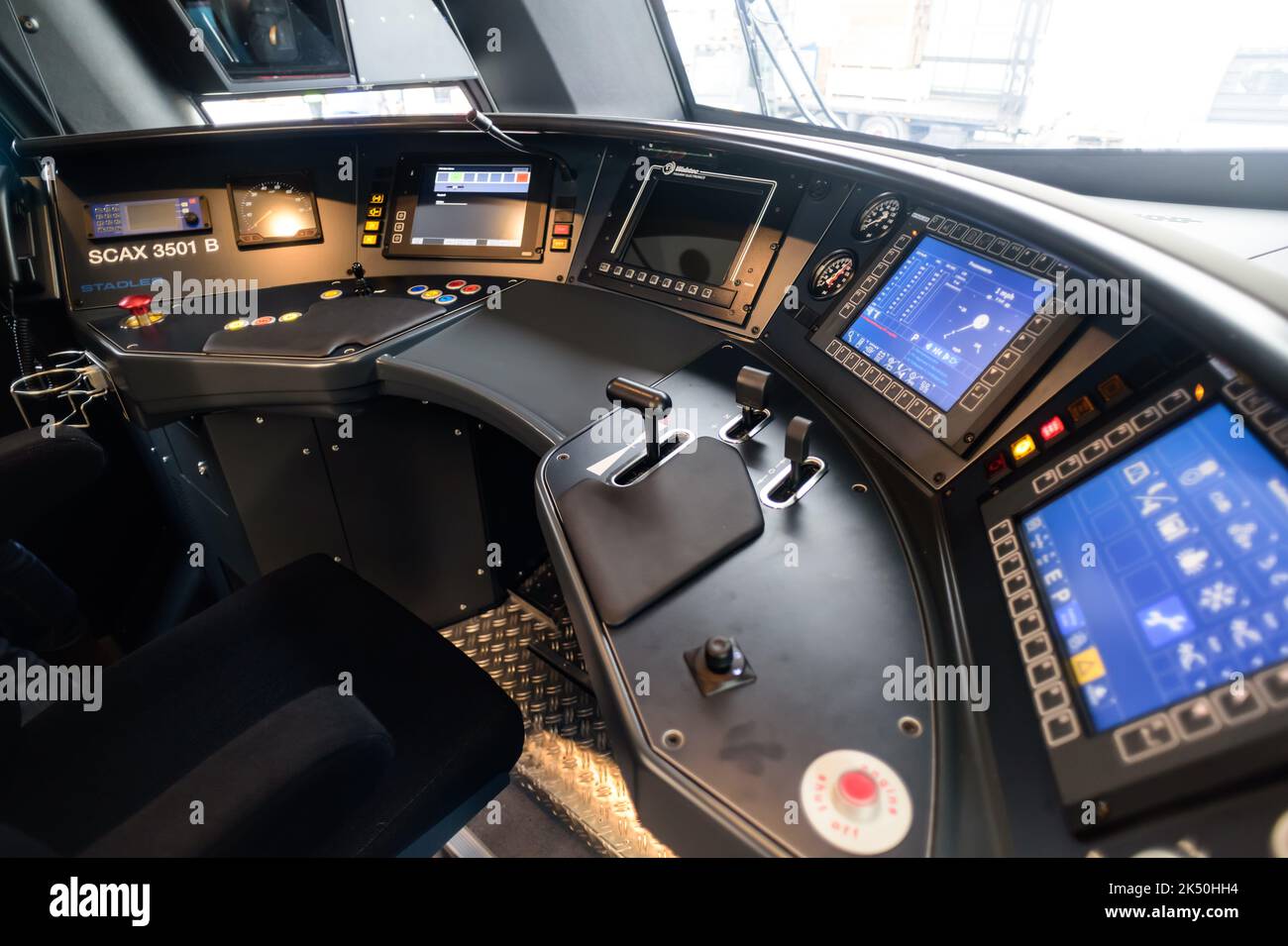 Berlin, Innotrans 2022, Stadler Wasserstoff-Zug Flirt H2 für San ...