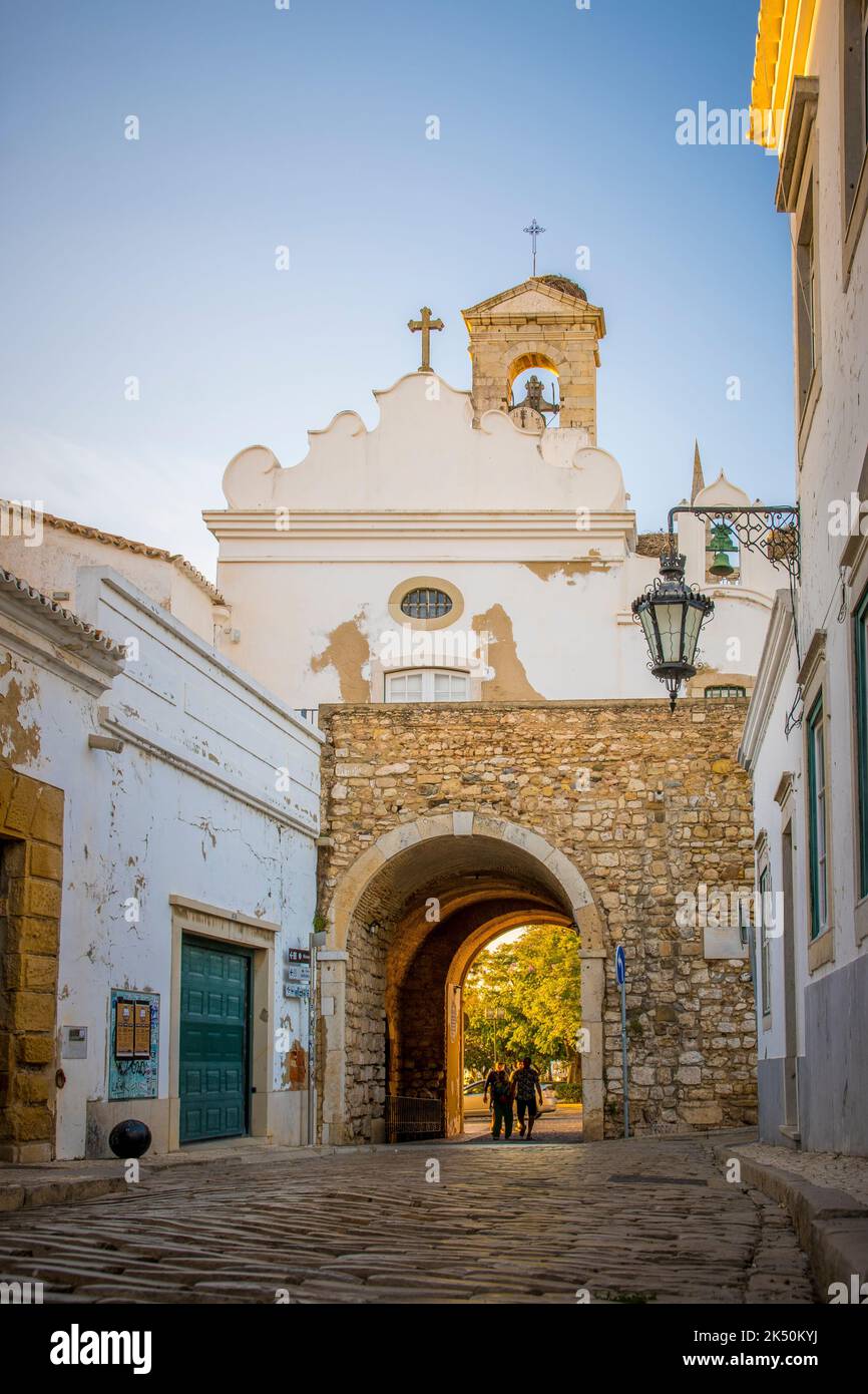 Faro, Portugal, septembre 2022 : vue sur Arco da Vila à Faro, Portugal ...