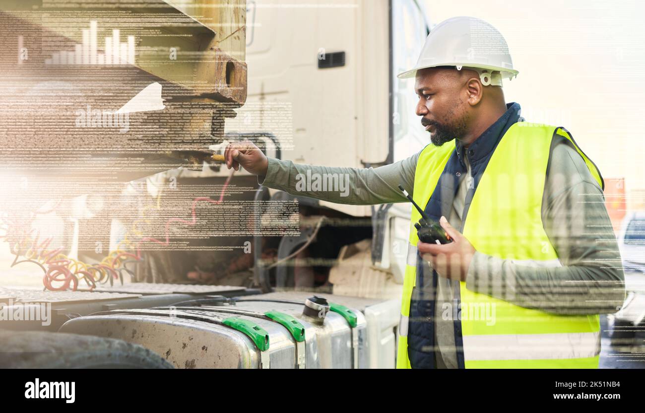 Logistique, talkie-walkie et homme noir par camion, employé de la ...