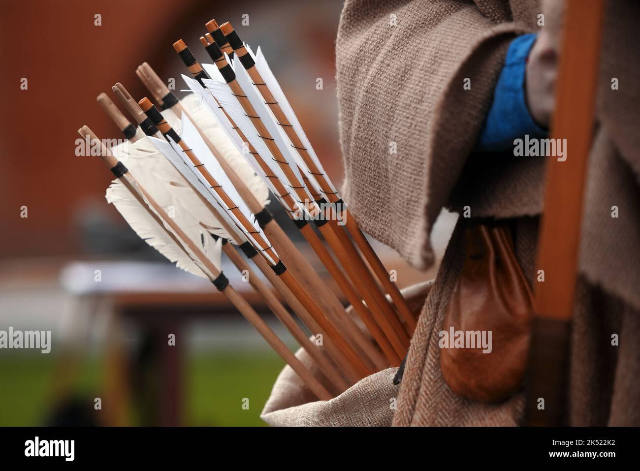 Flèches en bois pour l'arc. Flèches artisanales de style médiéval ...