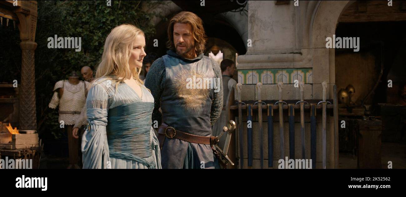 Los Angeles.CA.USA. Lloyd Owen et Morfydd Clark dans une scène en (C) Amazon Studios/New Line tv ...