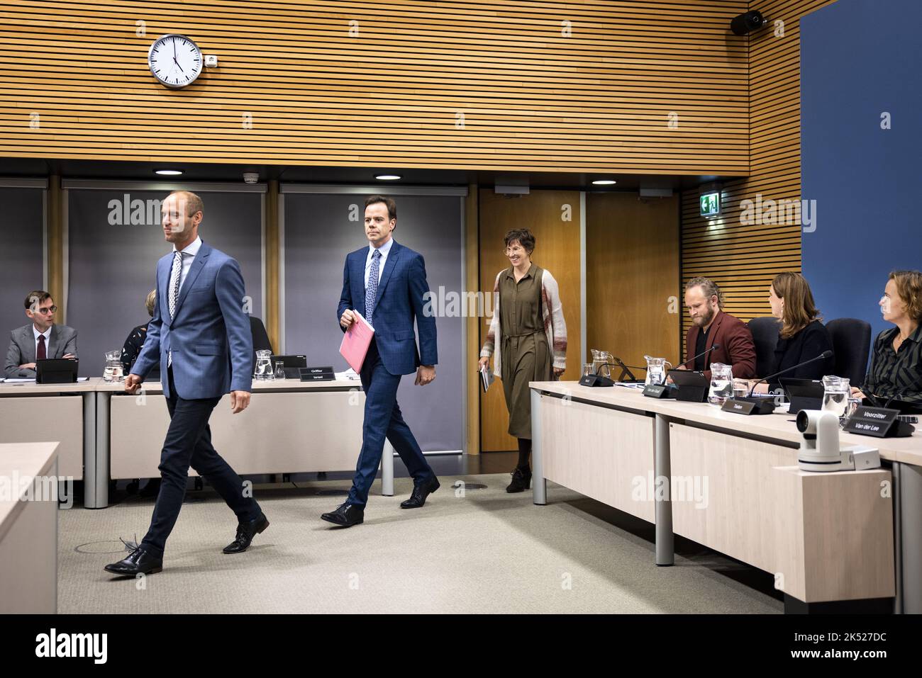 2022-10-05 17:01:17 LA HAYE - Filip Schittecatte dans la salle d ...