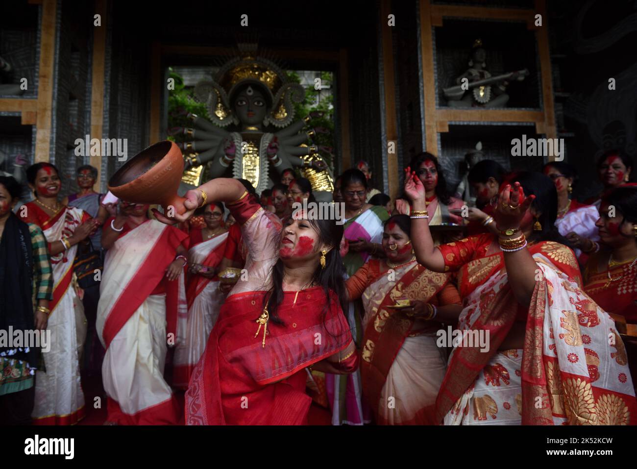 Kolkata, Inde. 5th octobre 2022. Dashami le dernier jour de Durga Puja ...