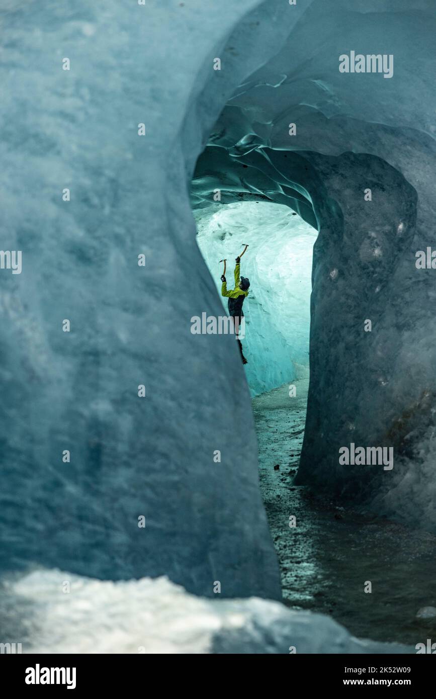 France, haute Savoie, Chamonix Mont blanc, grotte de la Mer de glace ...