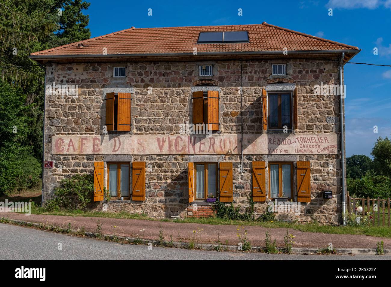 France, Loire, le Crozet, villages et villes de caractère, ancien café ...