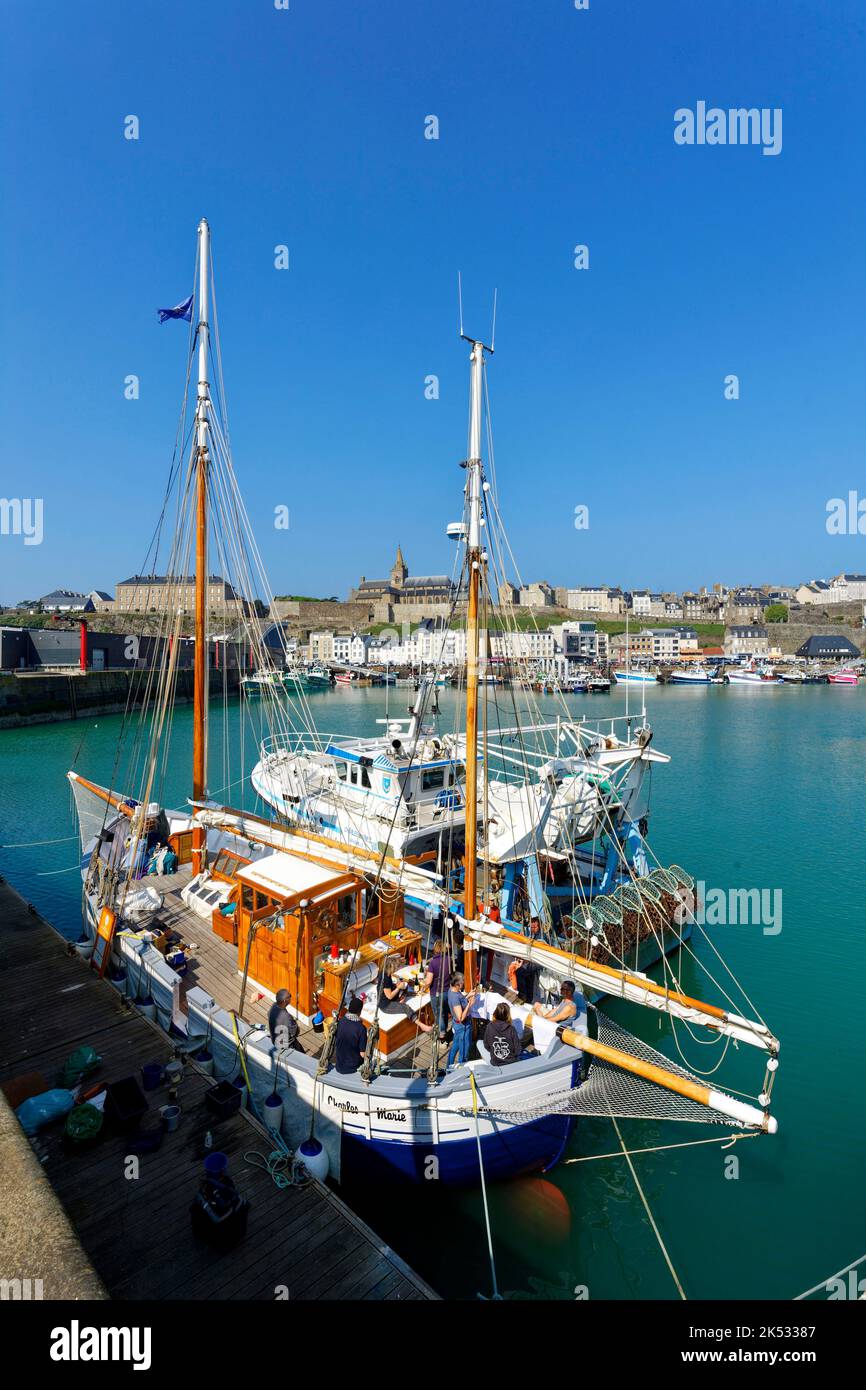 France, Manche, Cotentin, Granville, la haute ville construite sur un ...
