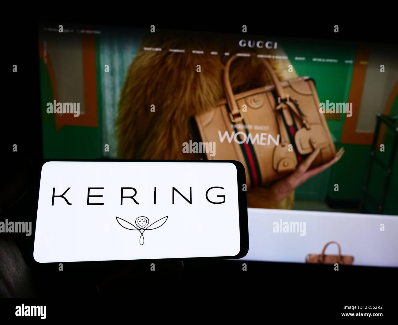 Kering logo Banque de photographies et d’images à haute résolution - Alamy