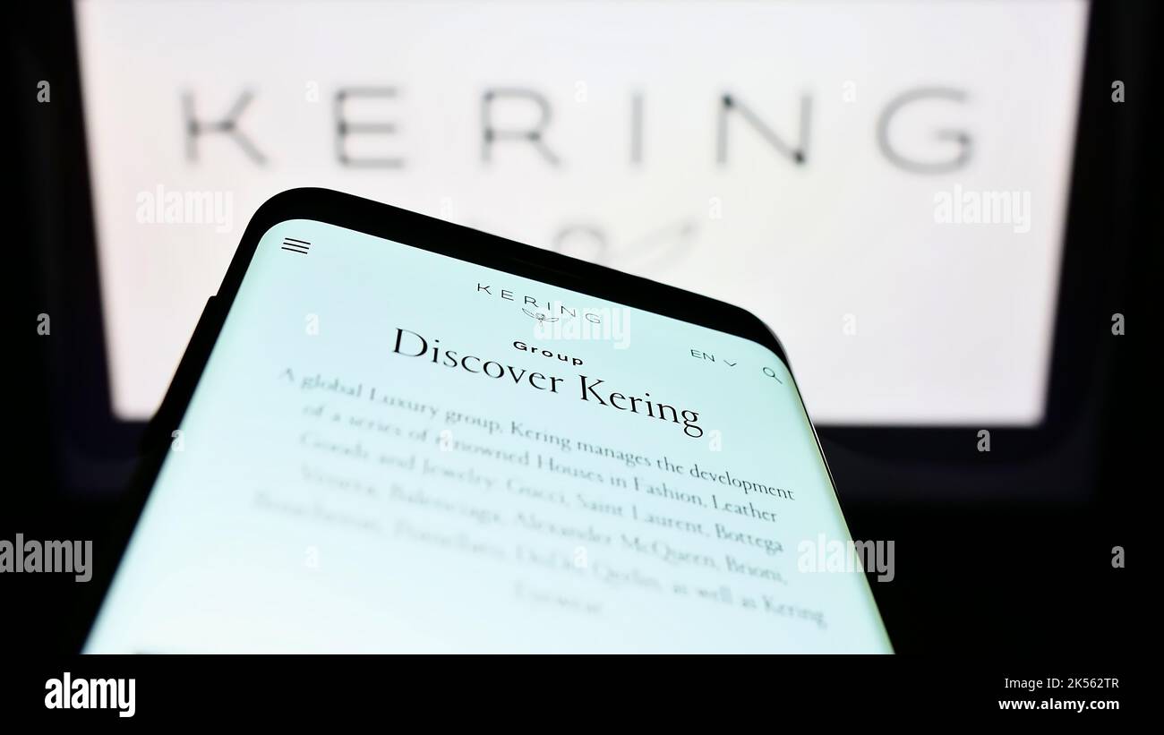 Kering logo Banque de photographies et d’images à haute résolution - Alamy